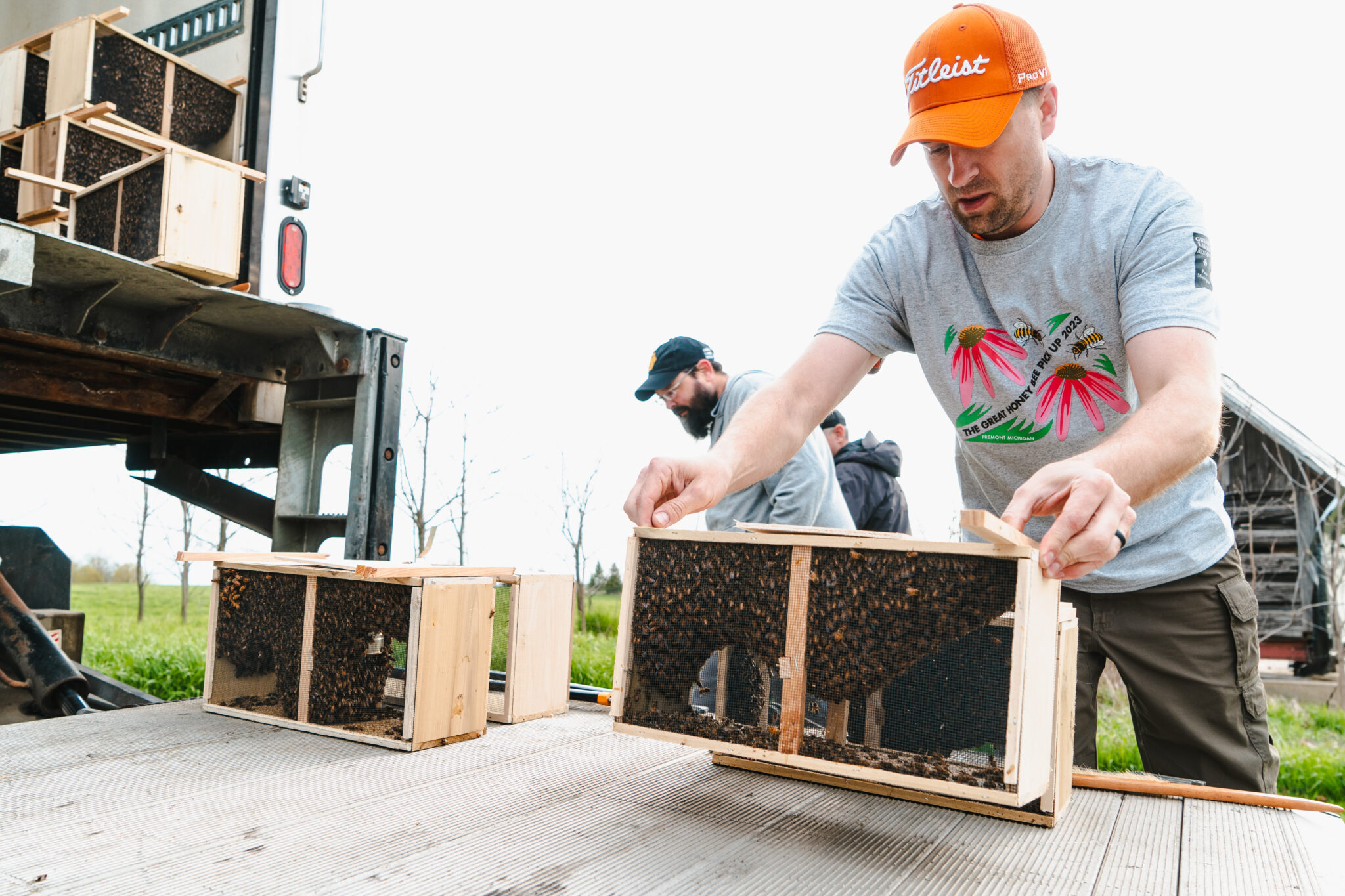 Buzzing Bees: 2023 Bee Pick Up events a success – Great Lakes Bee Company